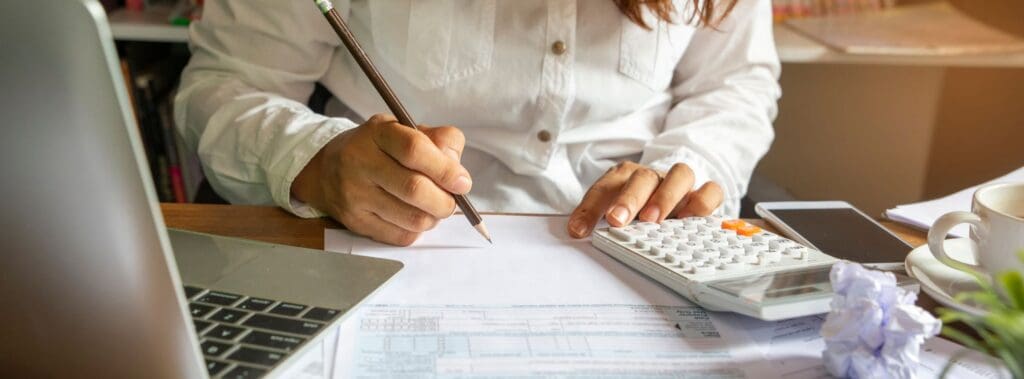 5 Tips for Improving Internal Communication on a Budget - theEMPLOYEEapp