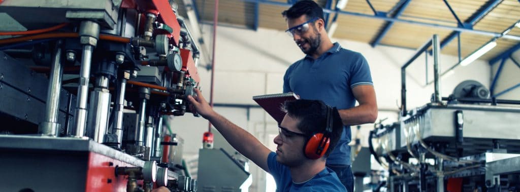 The Deskless Workforce: Everything You Need to Know - theEMPLOYEEapp